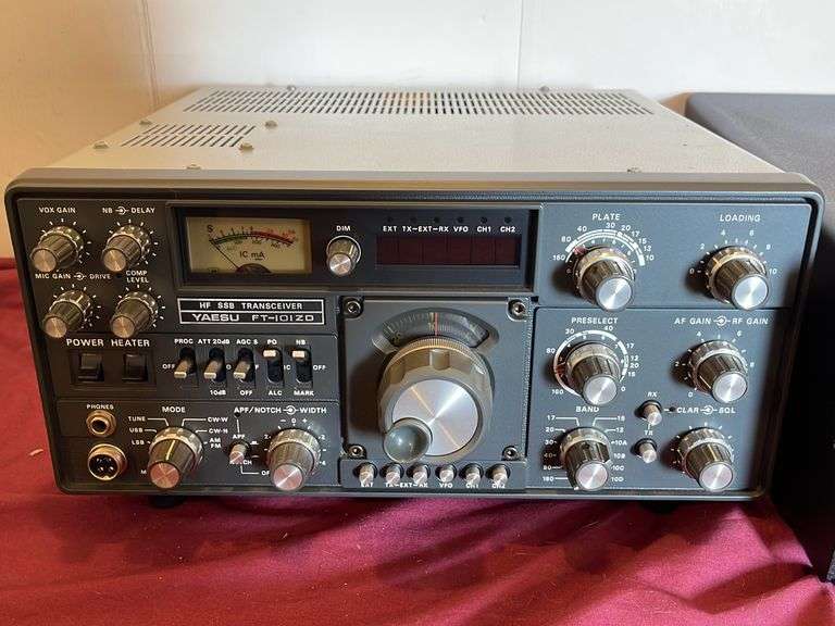 Yaesu FT-101ZD Digital Memory & Palstar AT-Auto Antenna Tuner ...