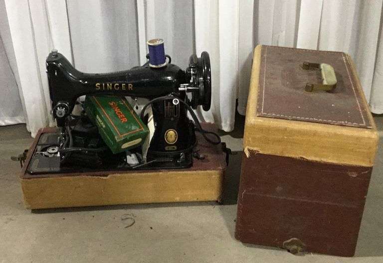 Vintage Singer Sewing Machine With Case - Sherwood Auctions