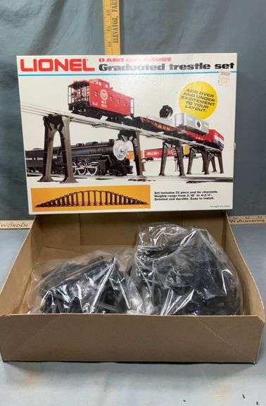 Lionel O and 027 Scale Graduated Trestle Set (no trains) (unknown if ...