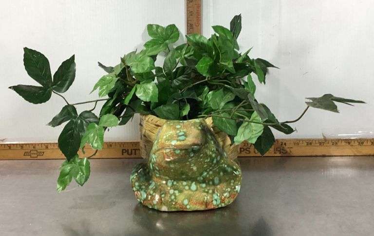 Frog Planter With Artificial Ivy - Sherwood Auctions