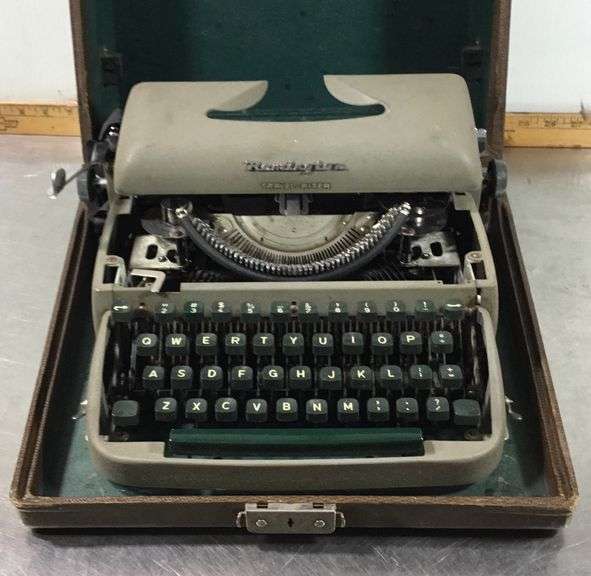 Vintage Typewriter In Case - Sherwood Auctions