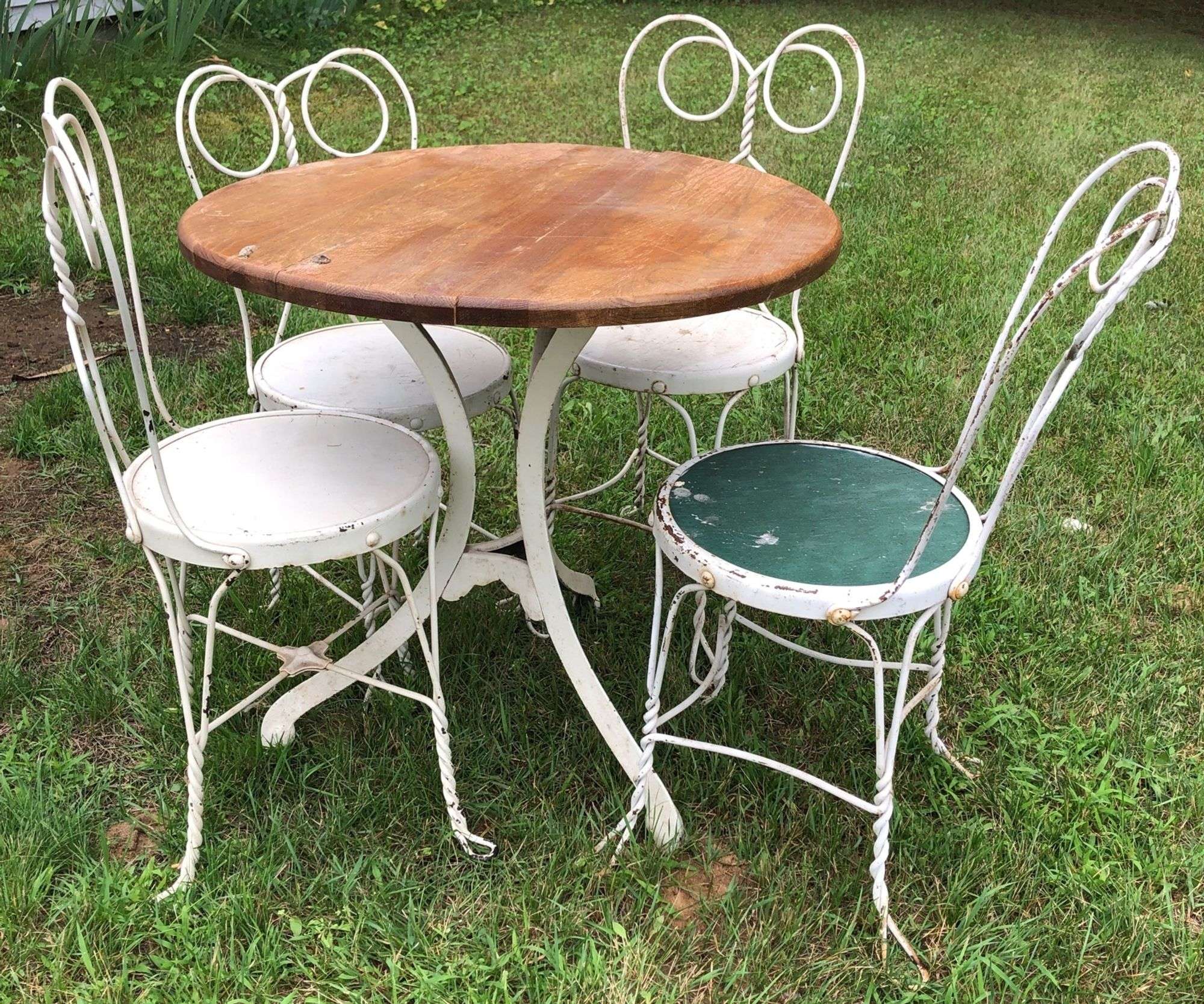 Wrought Iron Table 30 x30 Four Metal Vintage Ice Cream Parlor Chairs Sherwood Auctions