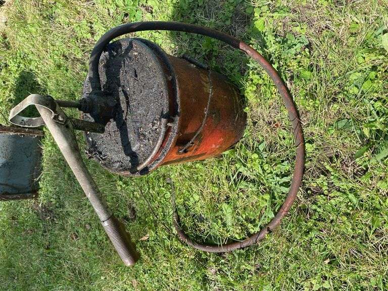 5 Gallon Manual Oil Pump - Sherwood Auctions