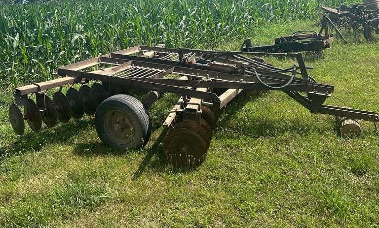 10 Ft Pull Type Tandem Disc - Sherwood Auctions