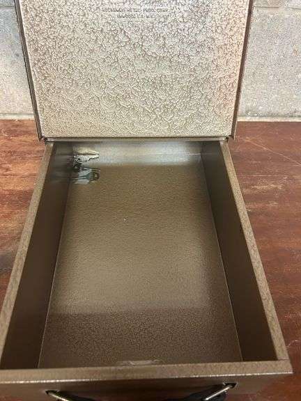 Vintage Lock Box W/Key - Sherwood Auctions