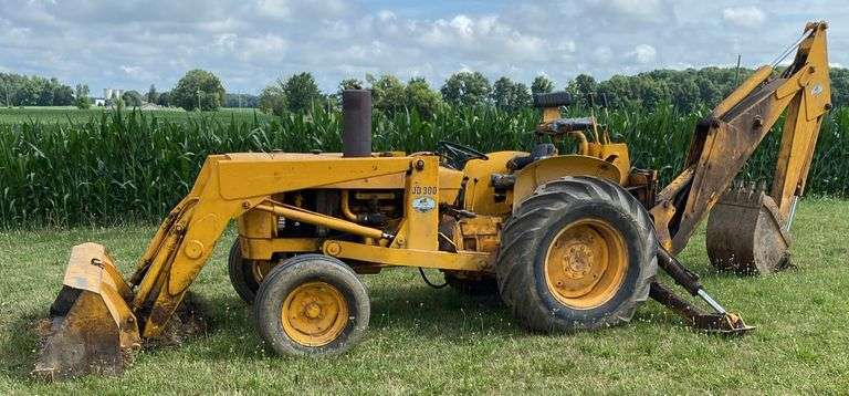 John Deere JD 300 Backhoe and Loader - Sherwood Auctions