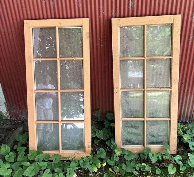 2 Vintage Windows 2x4 - Sherwood Auctions