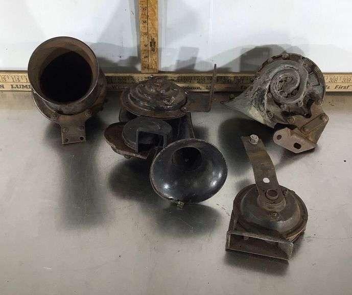 Antique Car Horns - Sherwood Auctions