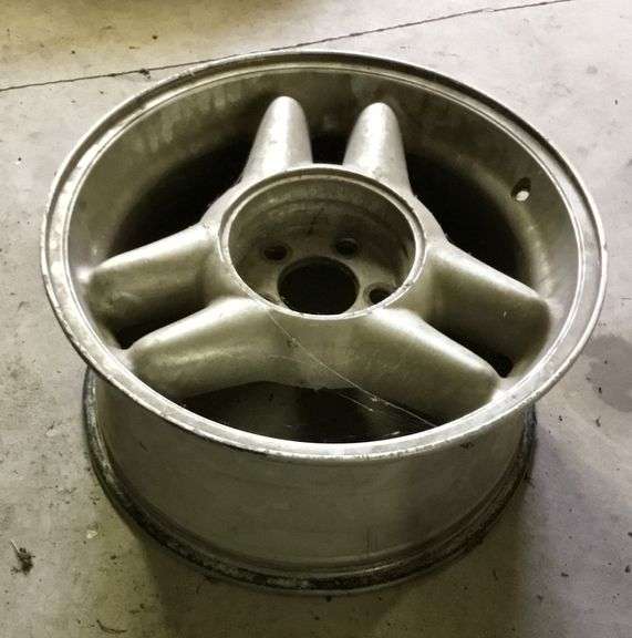 18'' Ford Rim - Sherwood Auctions