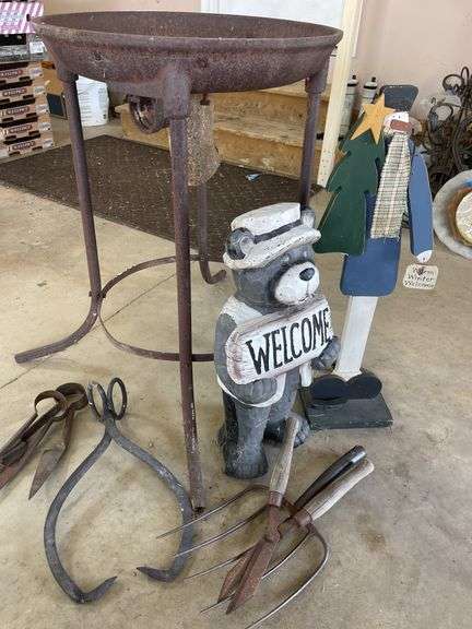 Primitive Cast Iron 32” tall & 22” round Forge, Yard Art & Primitive ...