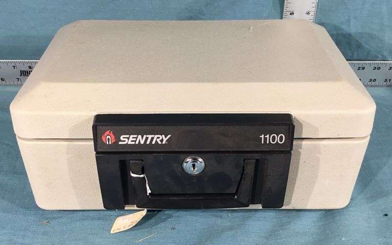 Sentry 1100 Safe Unlocked NO Key - Sherwood Auctions