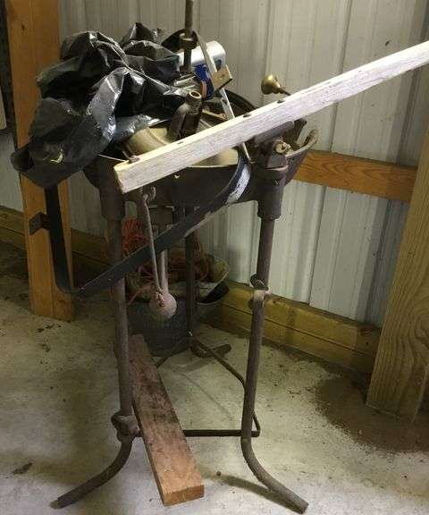 Antique Hand Crank Forge - Sherwood Auctions