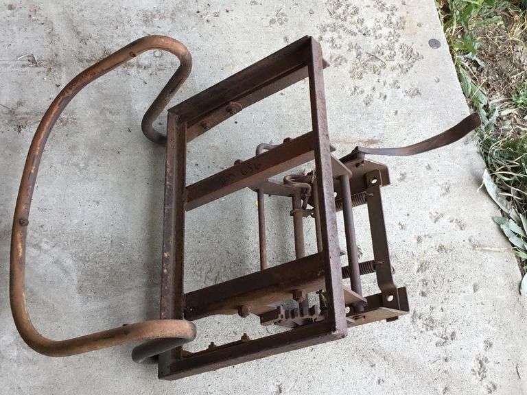Farmall 656 Seat - Sherwood Auctions