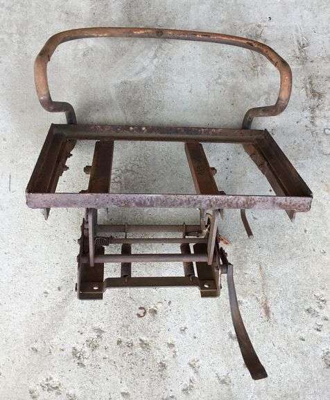 Farmall 656 Seat - Sherwood Auctions