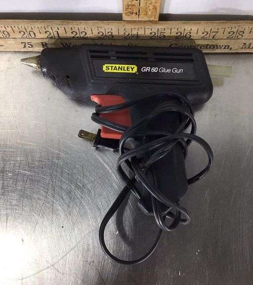 Extension Cord Storage & Glue Gun (has power) - Sherwood Auctions