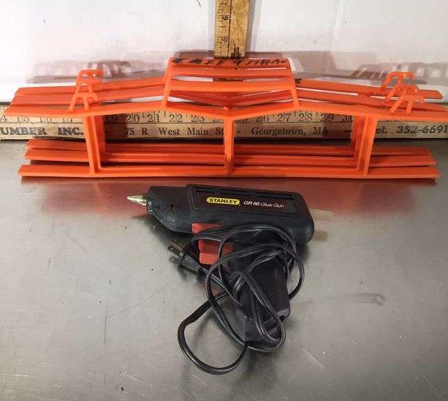 Extension Cord Storage & Glue Gun (has power) - Sherwood Auctions