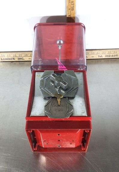 Retro Gumball Quarter Machine with Key - Sherwood Auctions