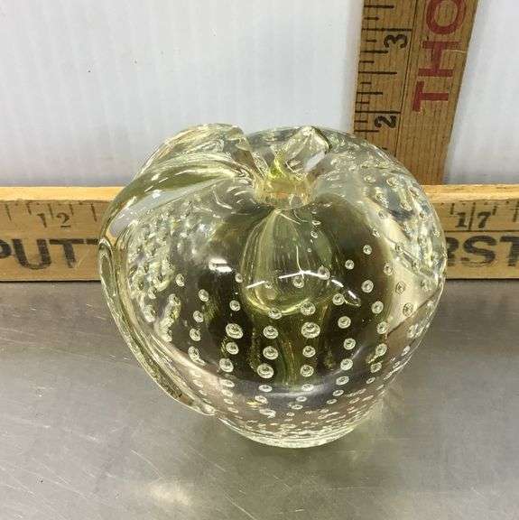Apple Paperweight With Bubbles - Sherwood Auctions