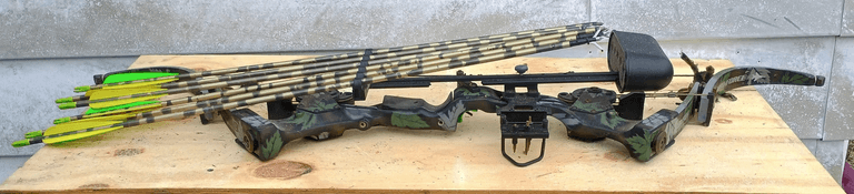 Oneida Aero-Force Bow and Arrows - Sherwood Auctions