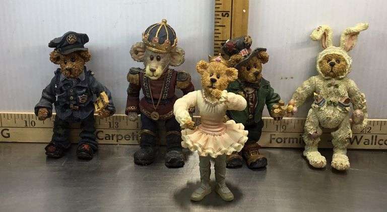 The Shoebox Bears Figurines - Sherwood Auctions
