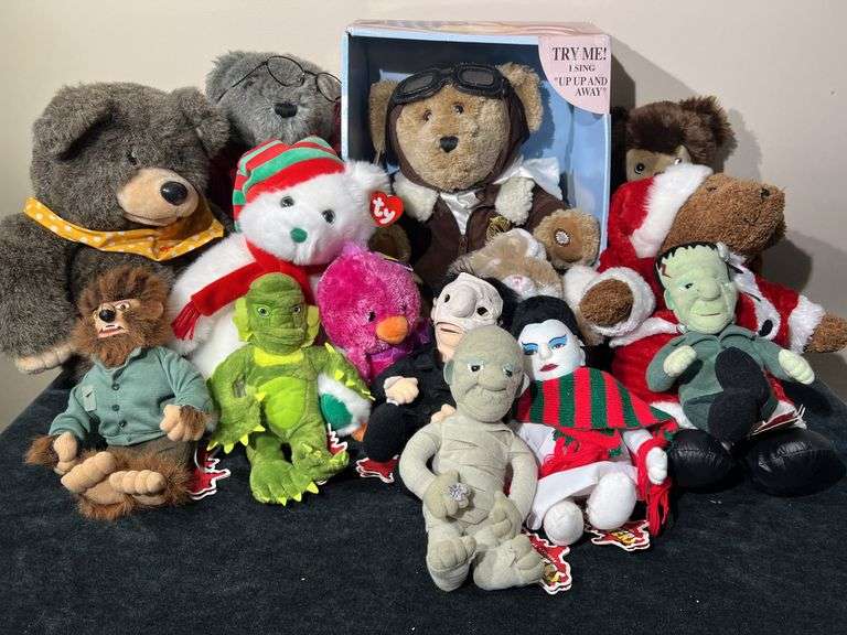 Universal Studios Monsters Plush & More! - Sherwood Auctions