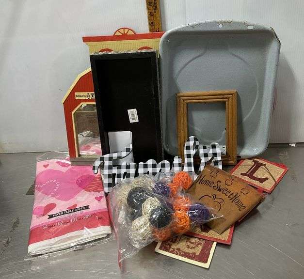 Valentine Table Cover, Home Decor, Mirror & Broiler Pan - Sherwood Auctions