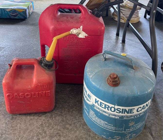 Kerosene 5 gallon Can, 2 Gallon & 6 Gallon Gas Cans - Sherwood Auctions