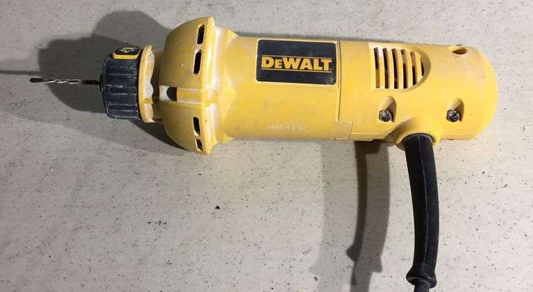 Dewalt DW660 Cut Out Tool Has Power - Sherwood Auctions