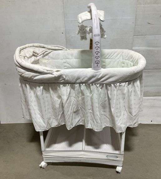 Simmons Baby Bassinet on Wheels with Extra Sheets - Sherwood Auctions