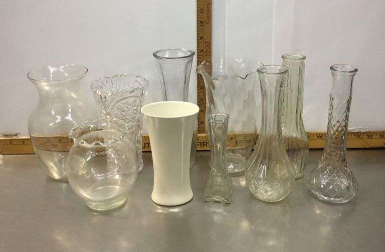 Large Box Of 21 Vases - Sherwood Auctions