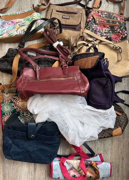 Nice Lot of Purses & Bags - Sherwood Auctions