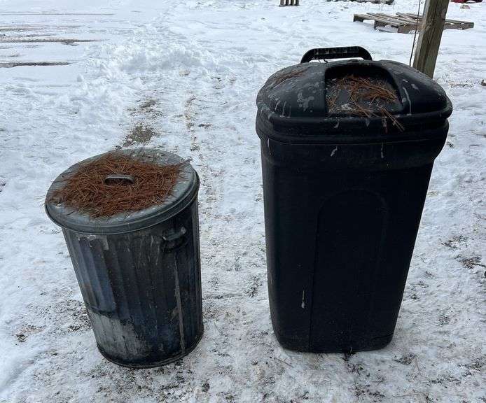 Trash Cans, Bird Feeders - Sherwood Auctions