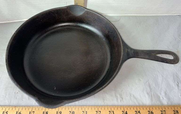 Wagner Ware Cast Iron #7 Skillet - Sherwood Auctions