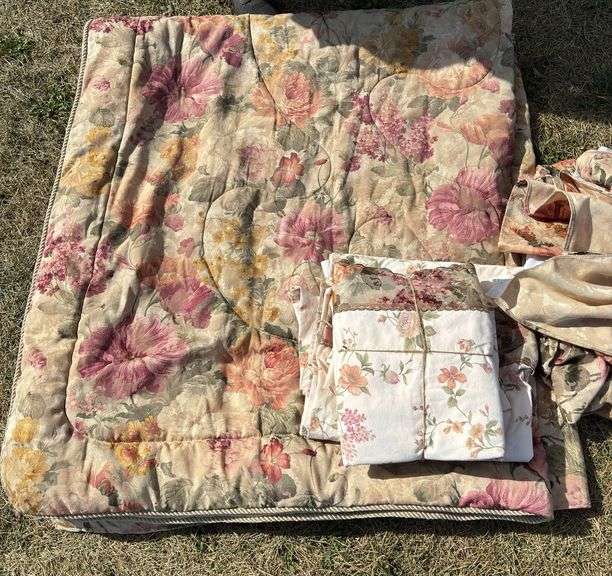 Burlington Comforter Set w/ Matching Full Sheets - Sherwood Auctions