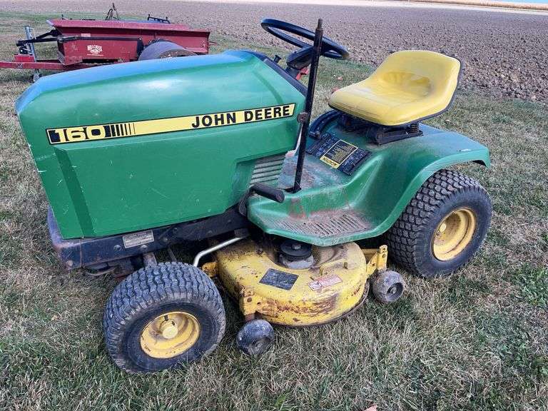 John Deere 160 Lawn Tractor- see video - Sherwood Auctions