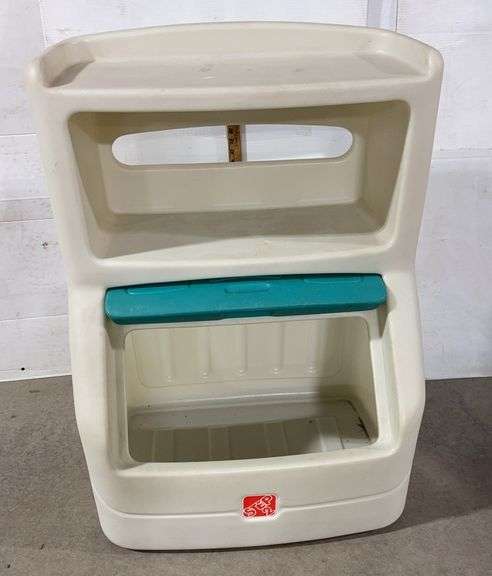 Step 2 Toy Box - Sherwood Auctions