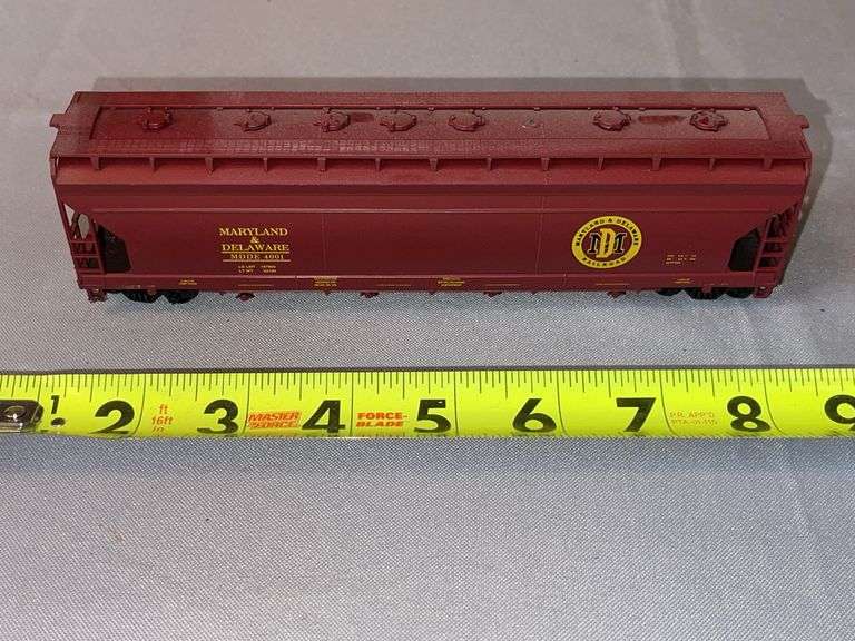 Maryland & Delaware 4-Bay Centerflow Covered Hopper Train Car ...
