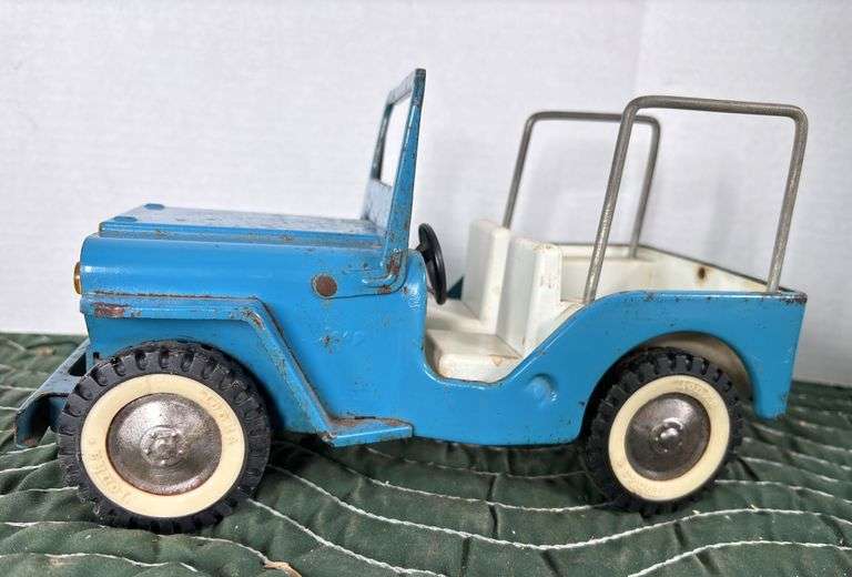 Vintage 1960’s Metal Jeep - Sherwood Auctions