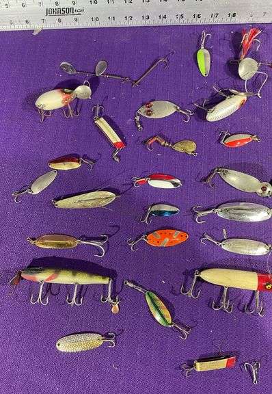 Vintage Fishing Lures - Sherwood Auctions
