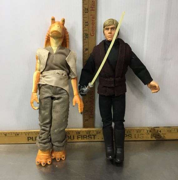 Jar Jar Binks and Luke Skywalker Figures - Sherwood Auctions