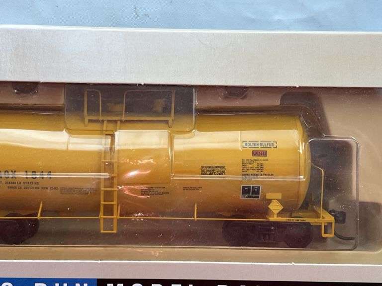 Walthers HO Scale UTLX 16,000 Gallon Funnel Flow Tank Car - US Rail ...