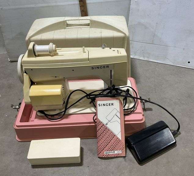 Portable Singer Sewing Machine with Accessories (powers on) - Sherwood ...
