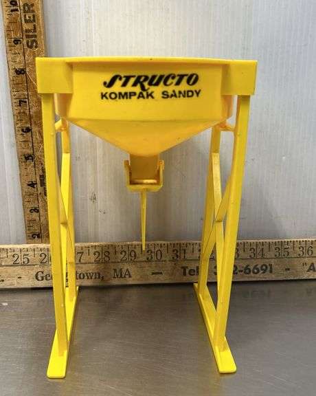 Structo Kompak Sandy - Sherwood Auctions