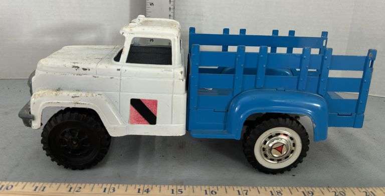 1960's Hubley Diecast Stake Bed Farm Pick-Up Truck - Sherwood Auctions