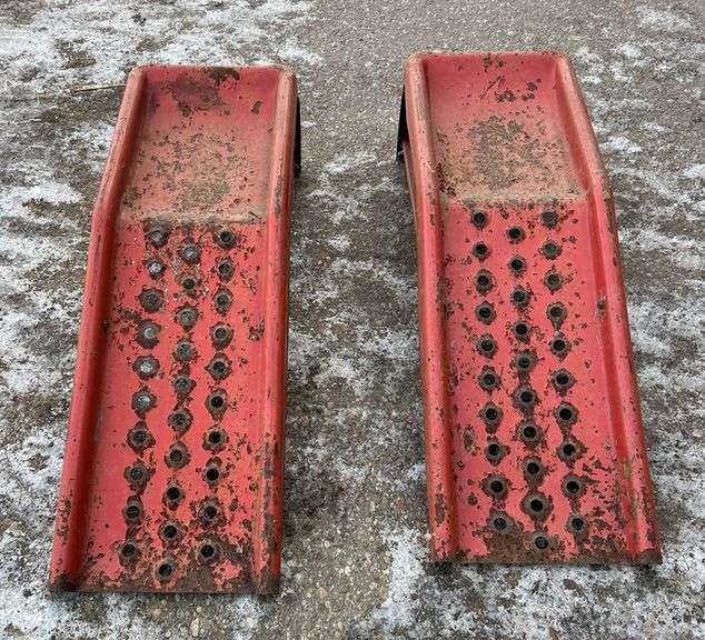 Red Car Ramps - Sherwood Auctions
