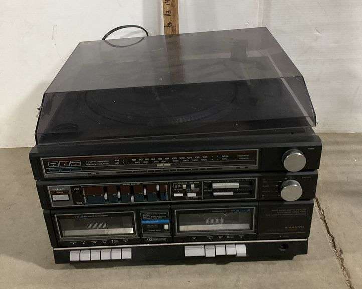 Sanyo Turntable & Stereo (powers on) - Sherwood Auctions