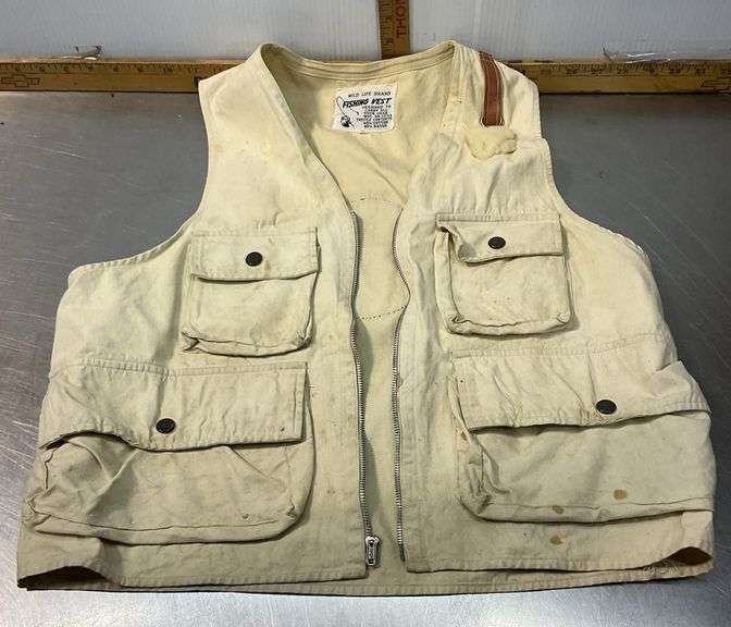 Wildlife Fishing Vest - Sherwood Auctions