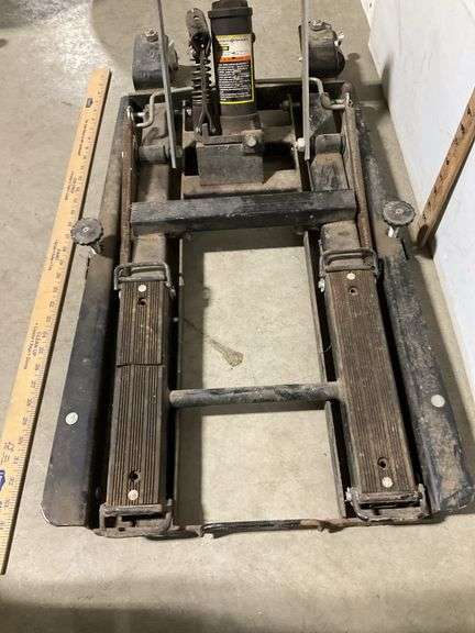 Larin 1500 lbs. Motorcycle ATV Jack - Sherwood Auctions