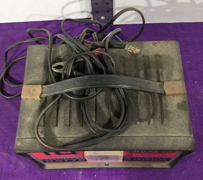 Tru-Test 10 Amp Battery Charger- Has Power - Sherwood Auctions