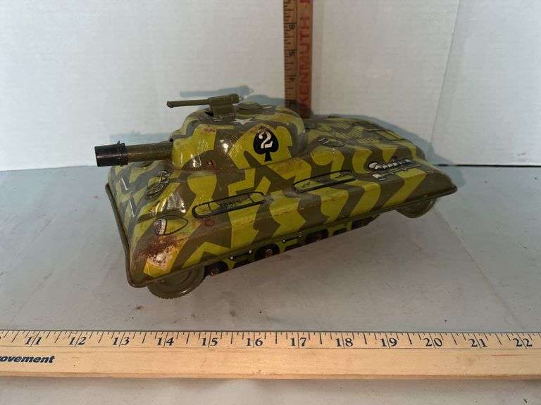 Marx 1960's TinLitho Wind-Up Sherman Tank - Sherwood Auctions